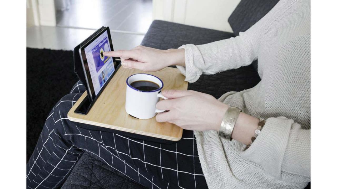 Tablethalterung aus Holz - der perfekte Begleiter 2