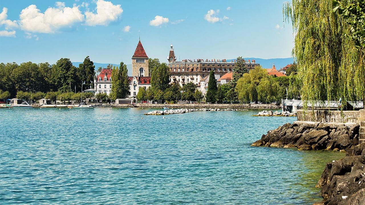 Nuit au bord du lac Léman - en chambre supérieure vue lac, demi-pension ...