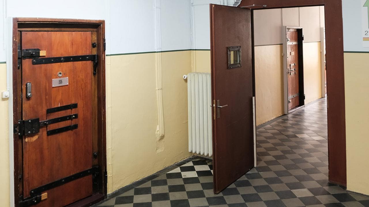 Gefängnis-Hotel - 1 Nacht in der Zelle für 2 Personen 3