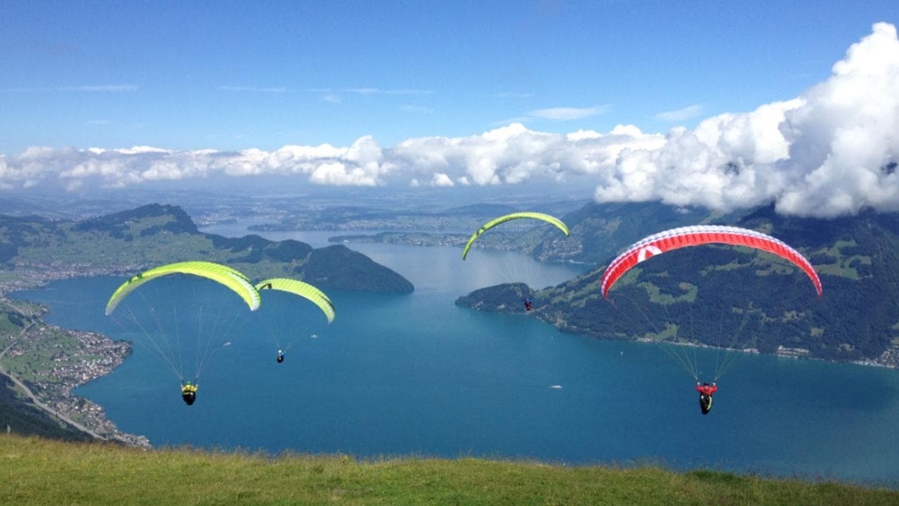 Gleitschirm-Thermikflug - über der Innerschweiz